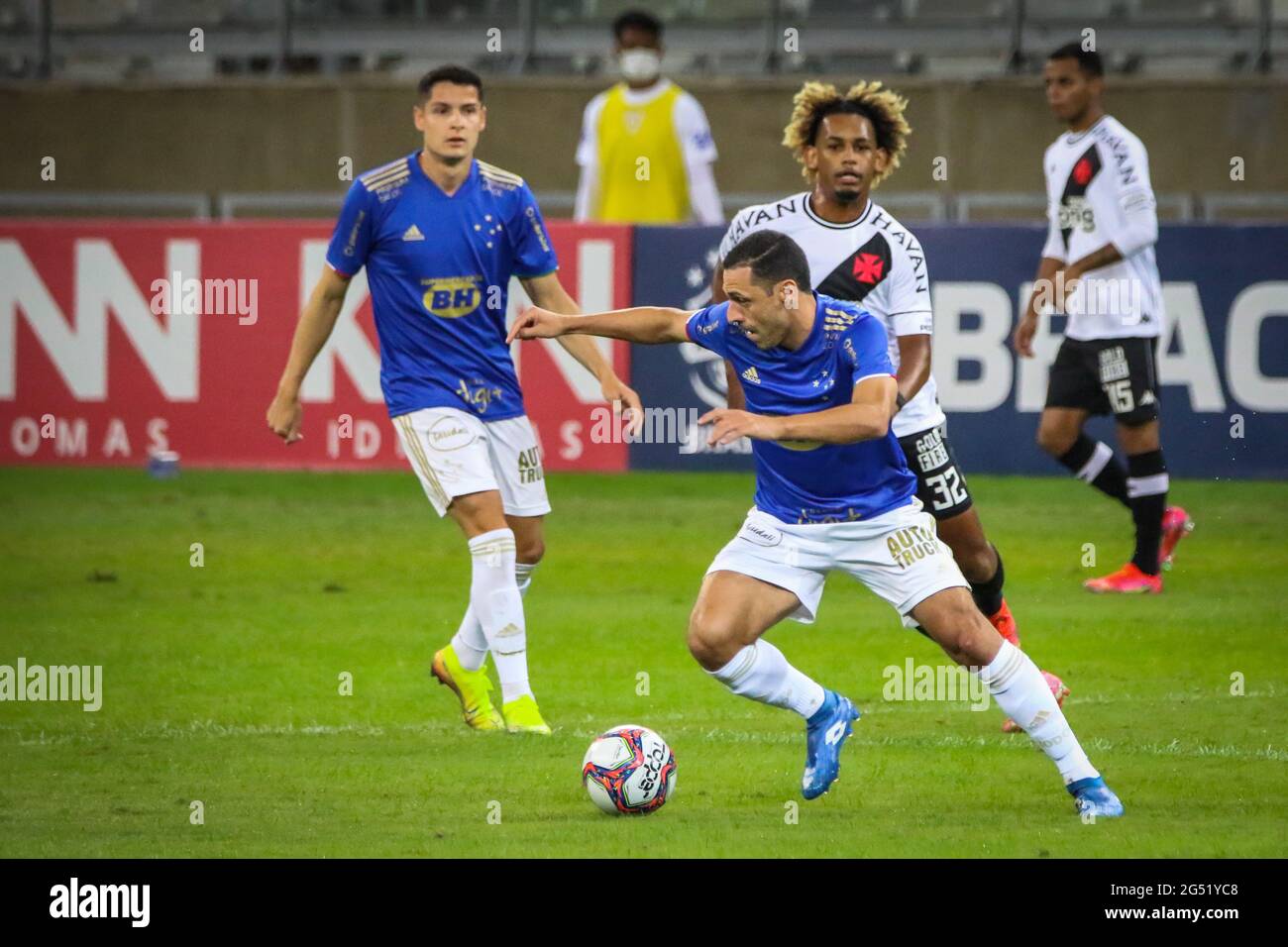 Belo Horizonte, Brazil. 24th June, 2021. Romulo in a ball dispute with ...