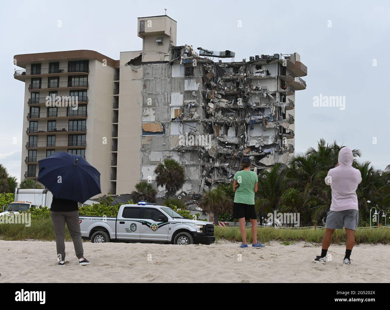 Champlain towers south hi-res stock photography and images - Alamy
