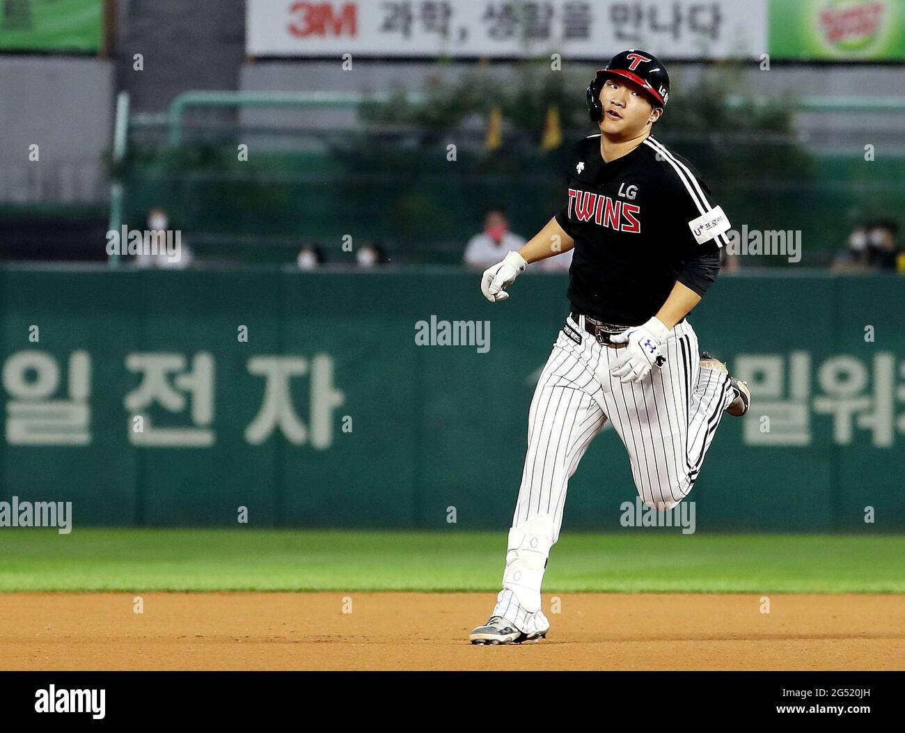 Incheon, Seoul, South Korea, 25th June, 2021. LG Twins' Moon Bo-kyung ...