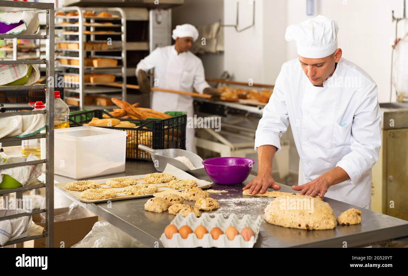 portrait male baker making cookies in bakehouse Stock Photo - Alamy