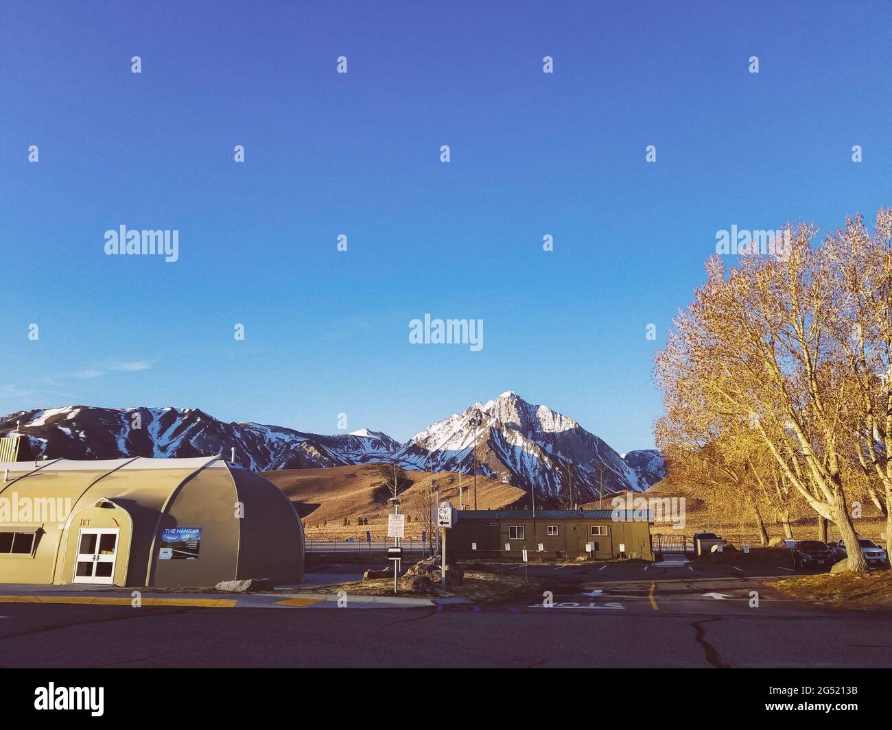 Mammoth structure hi-res stock photography and images - Alamy