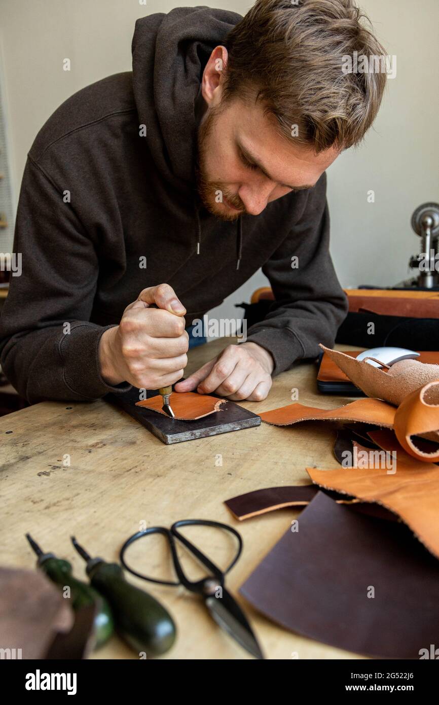 Craftsman machines edge of natural stuff workpiece use professional ...