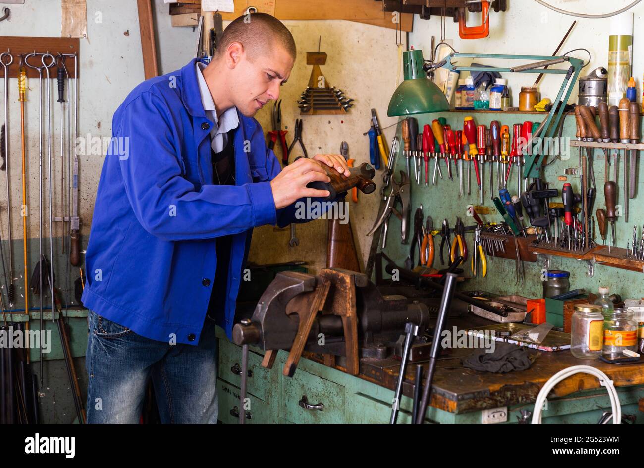 Firearms manufacturing hi-res stock photography and images - Alamy