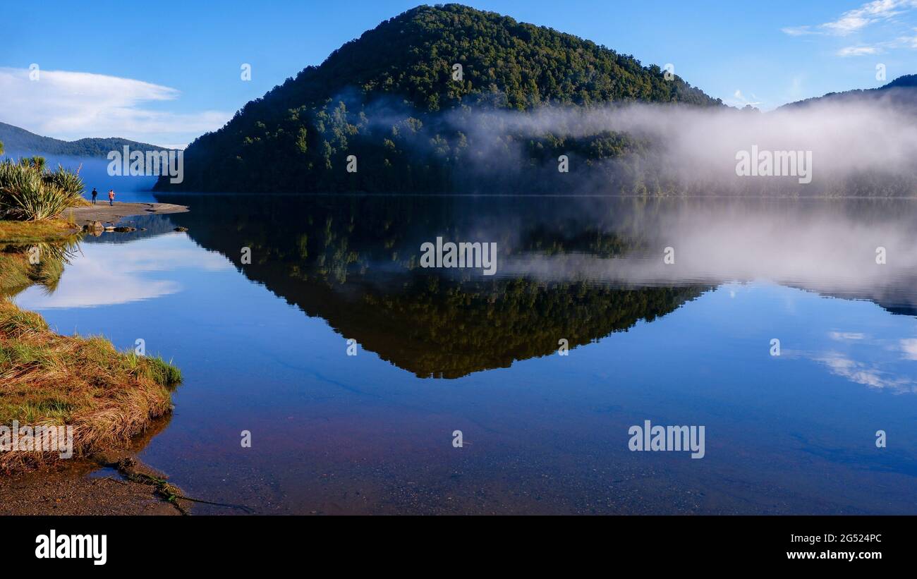 Lake paringa hi-res stock photography and images - Alamy