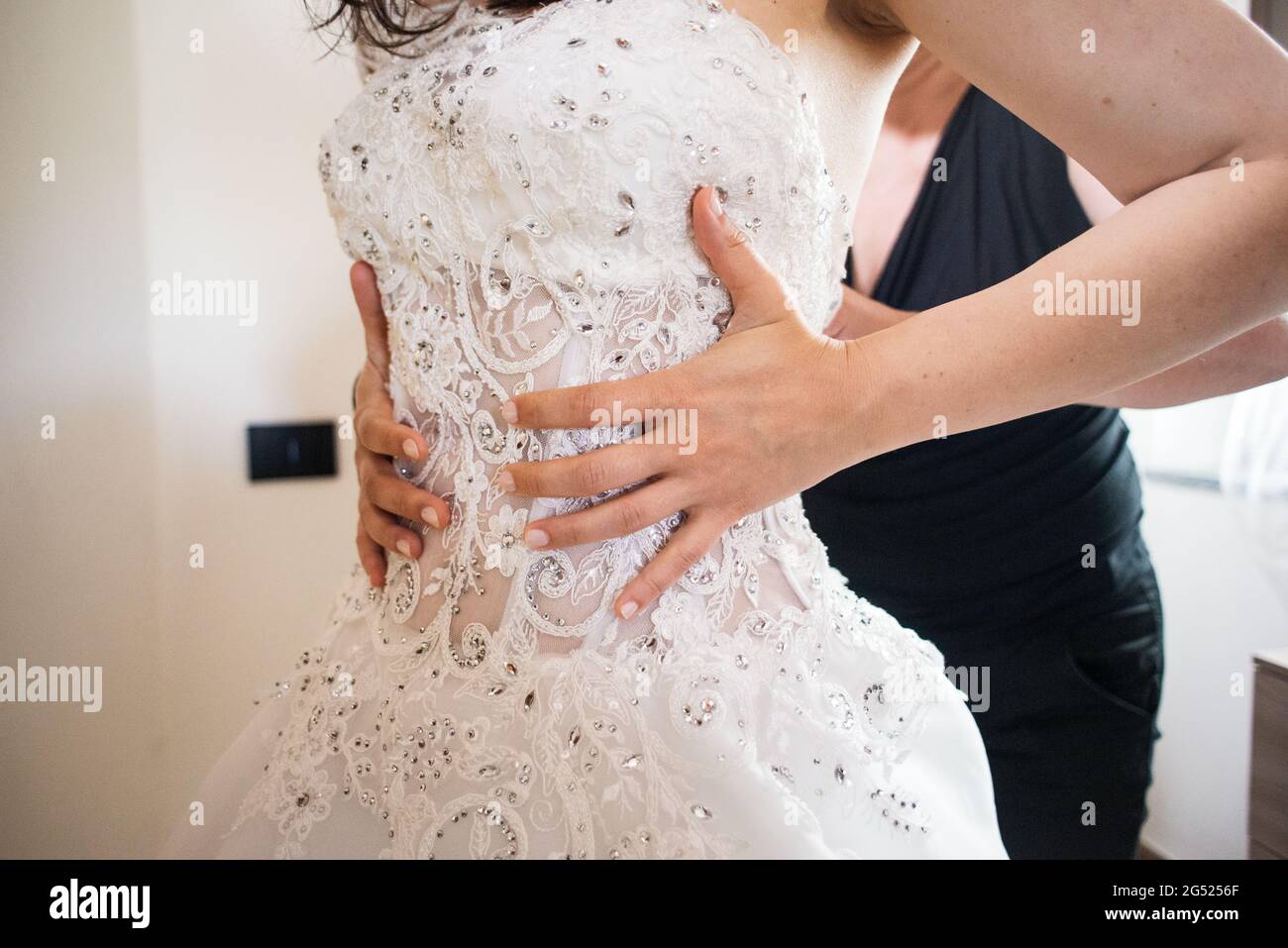 bride's hands placed on the dress while dressing for the wedding Stock ...