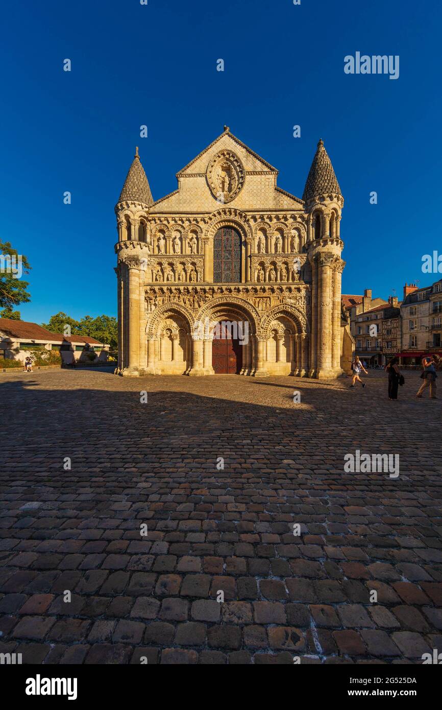 FRANCE, VIENNE (86) POITIERS, NOTRE-DAME-LA-GRANDE CHURCH Stock Photo ...