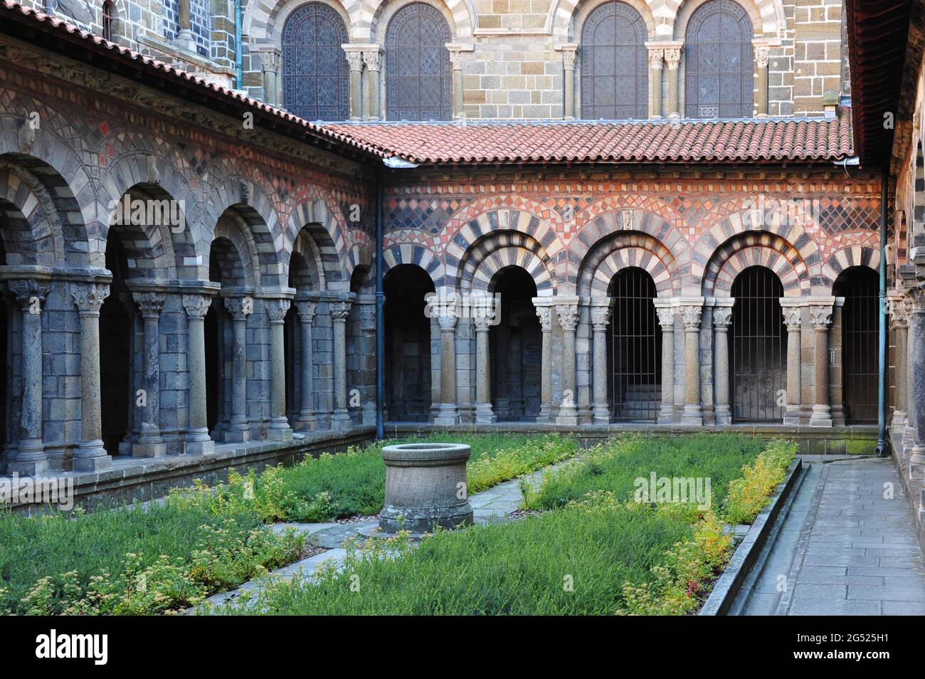 FRANCE. HAUTE-LOIRE (43). AUVERGNE REGION. CATHEDRALE OF NOTRE-DAME-DU ...