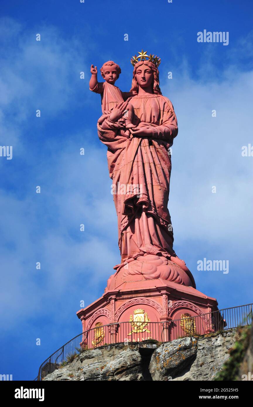 FRANCE. HAUTE-LOIRE (43). AUVERGNE REGION. LE PUY-EN-VELAY. THE STATUE ...