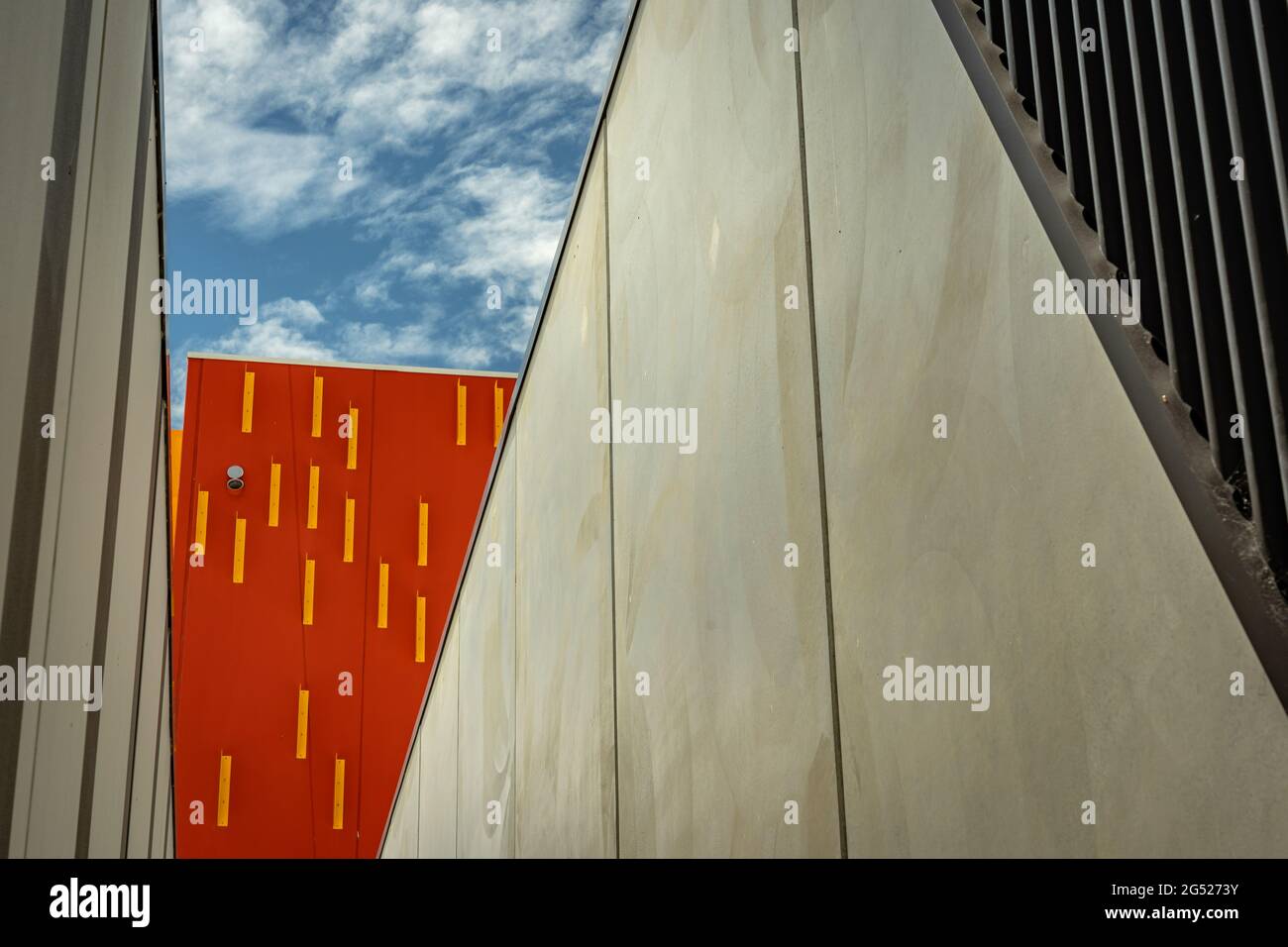 Straight lines in architecture hi-res stock photography and images - Alamy
