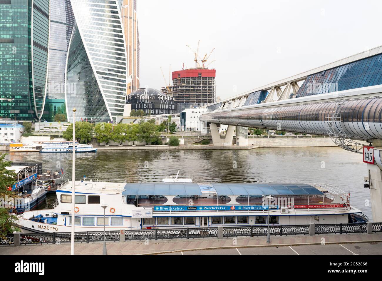 09.05.2020 Moscow, Russia. Mosflot ships on the docks at the taras ...