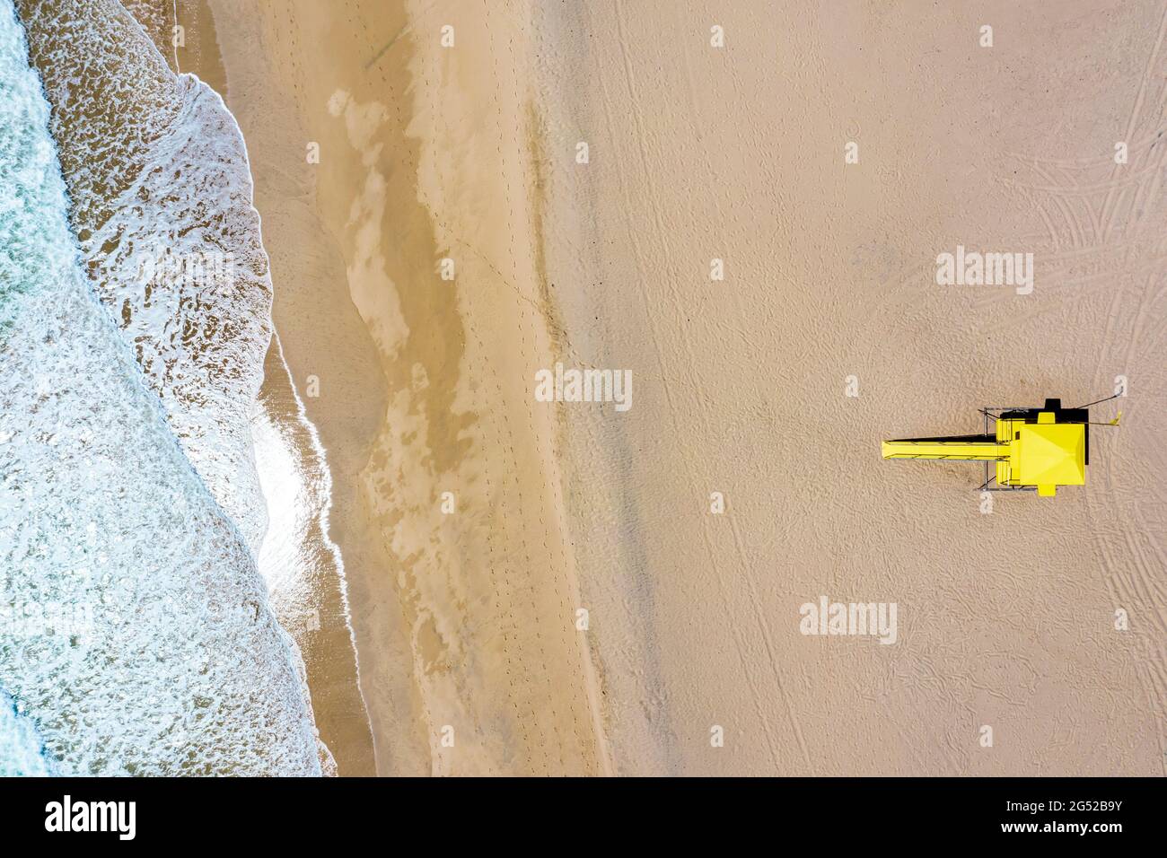 Aerial view empty beach sea hi-res stock photography and images - Alamy