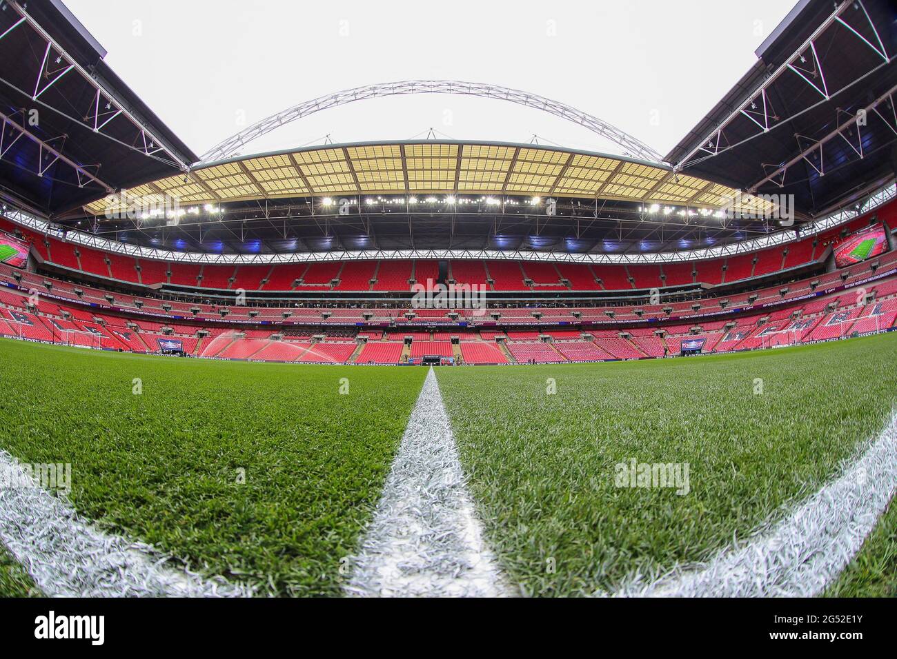 Wembley football stadium empty hi-res stock photography and images - Alamy