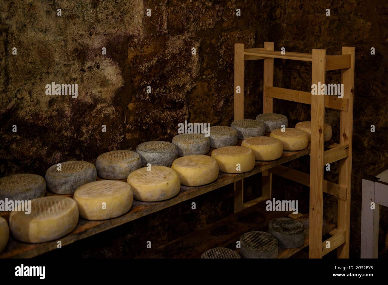 Quesos hi-res stock photography and images - Alamy