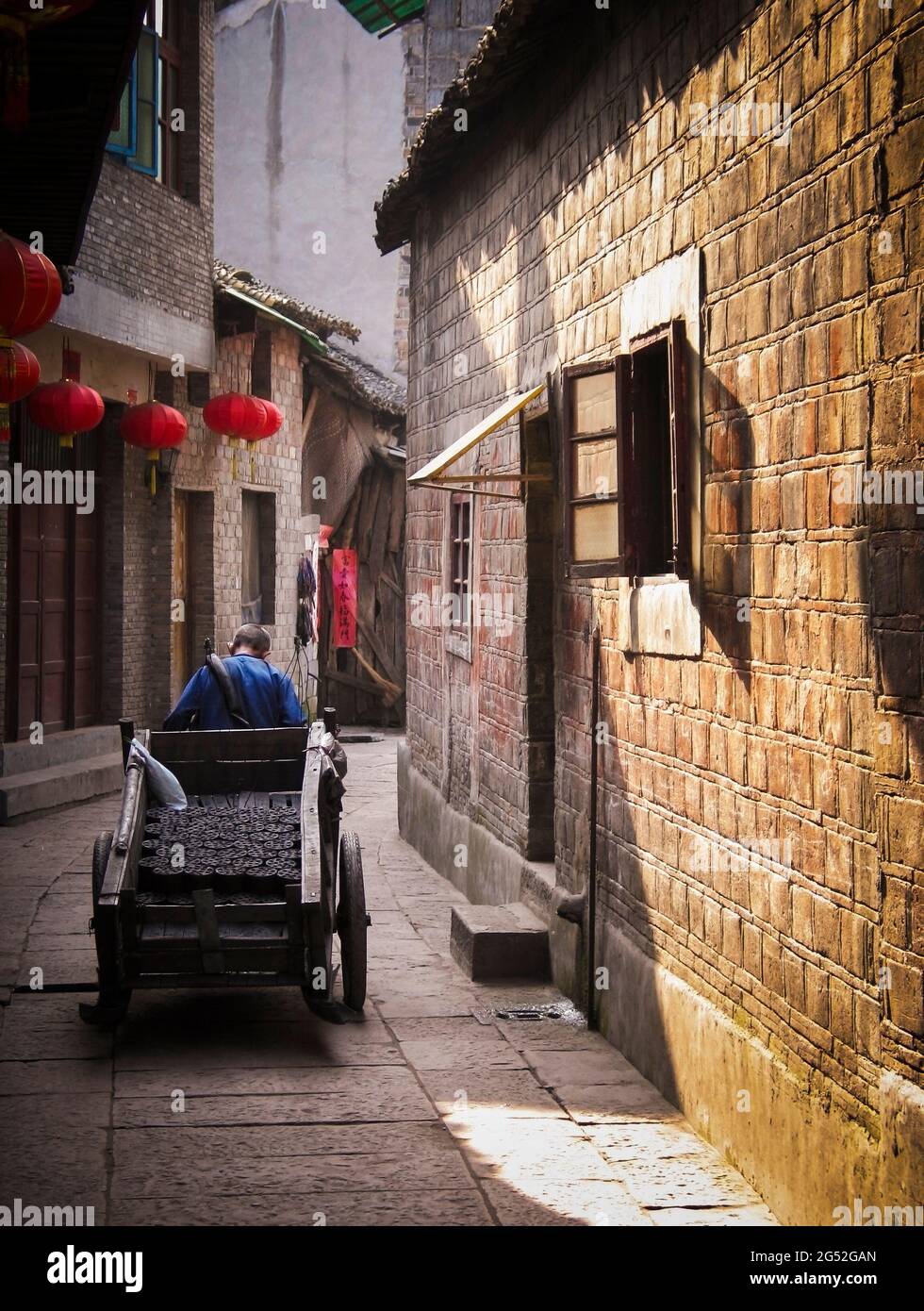 Man pulling cart hi-res stock photography and images - Alamy