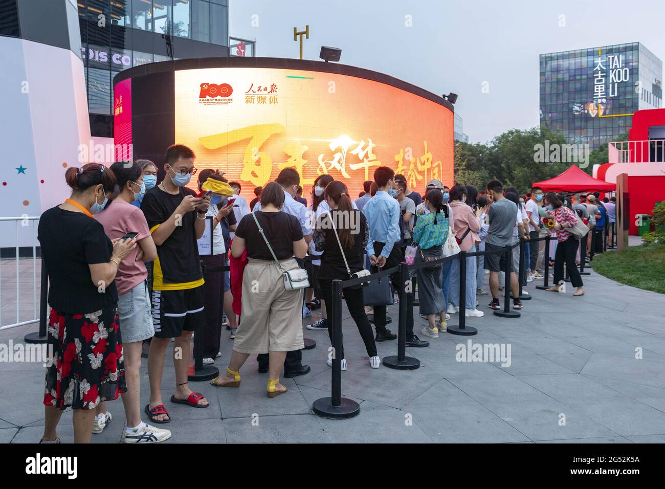 Communist queues hi-res stock photography and images - Alamy