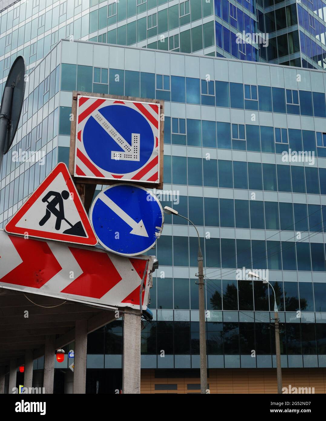 modern office building and road signs in the city Stock Photo - Alamy