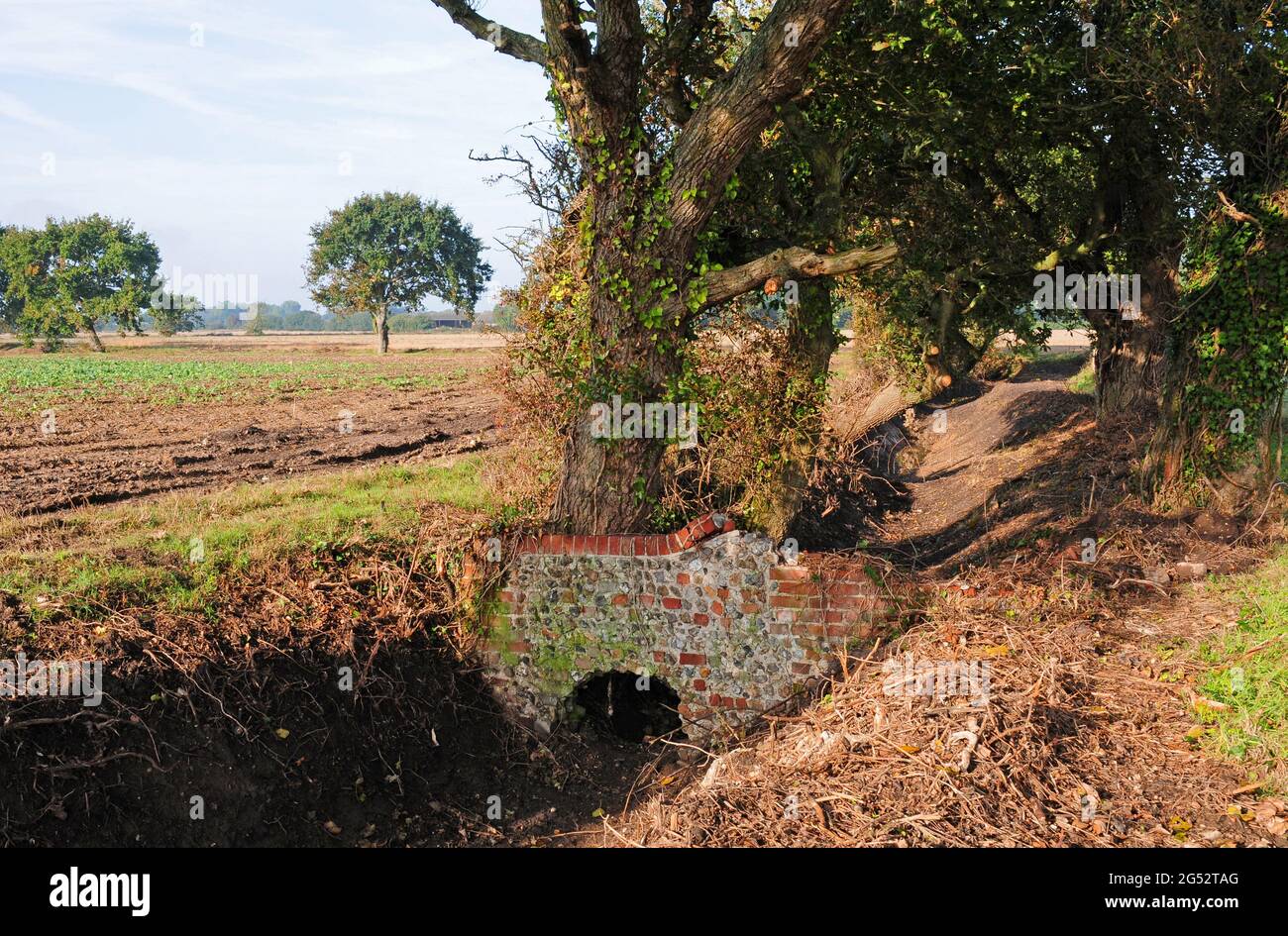Drainage ditch bridge hi-res stock photography and images - Alamy