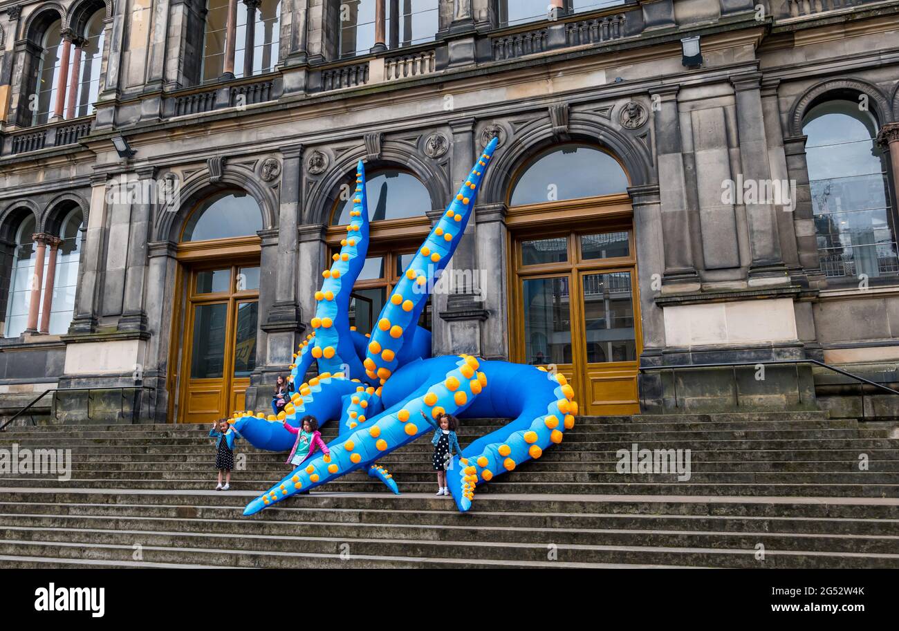 Edinburgh, Scotland, UK, 25th June 2021. Edinburgh Science Festival ...