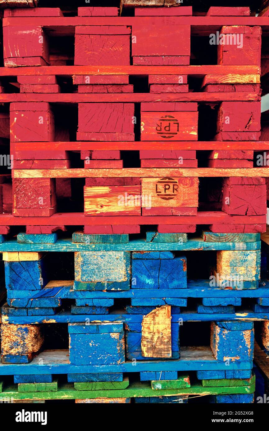 Stacking pallets hi-res stock photography and images - Alamy
