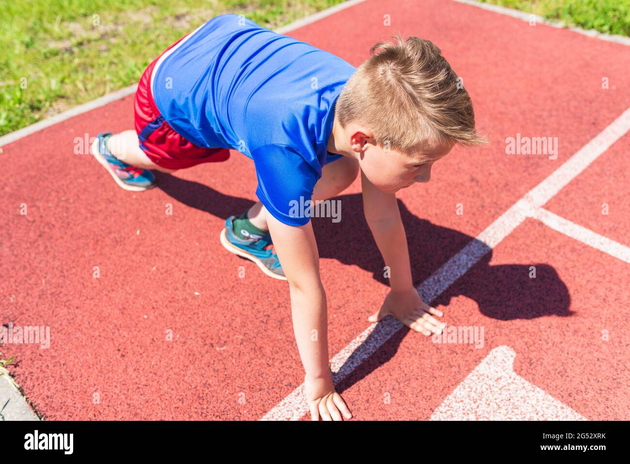 Boy race track start position hi-res stock photography and images - Alamy
