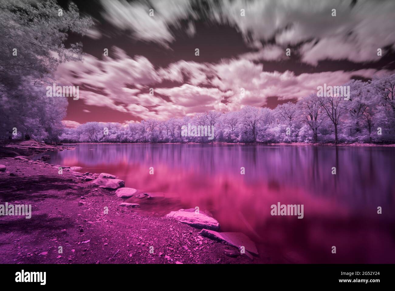 Infrared waterscape hi-res stock photography and images - Alamy