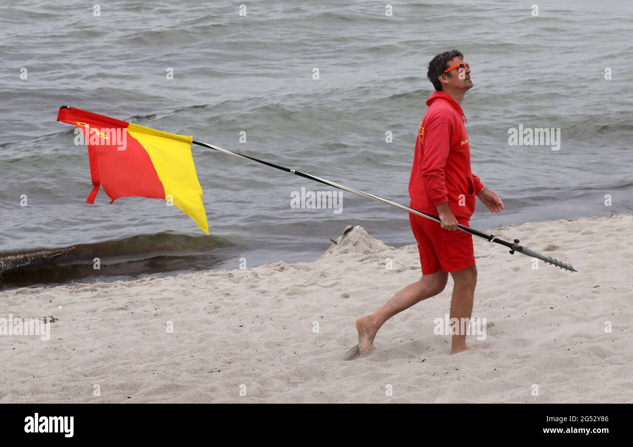 Ahrenshoop, Germany. 25th June, 2021. A member of the water rescue team ...
