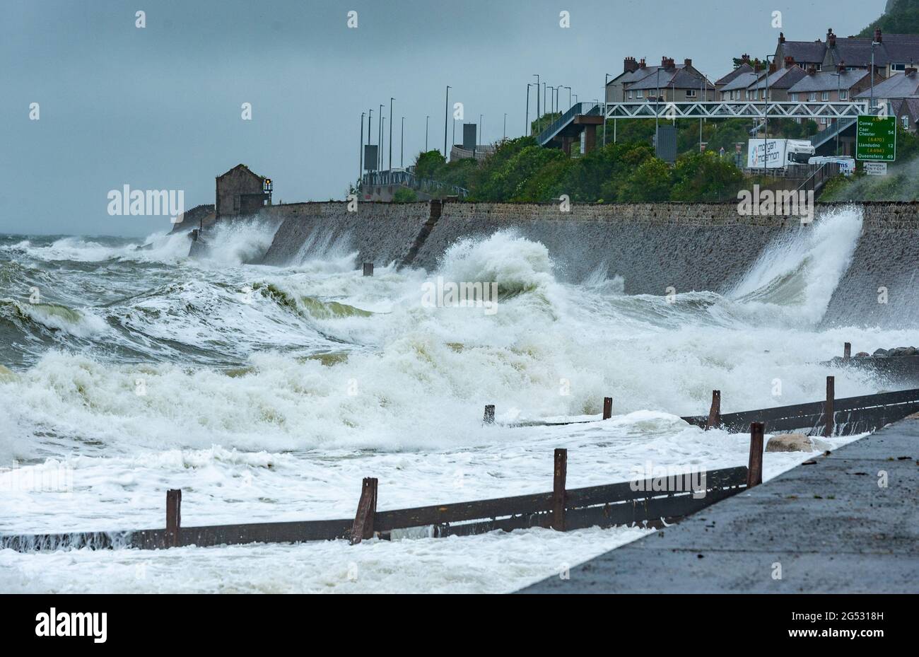 Wind rain uk hi-res stock photography and images - Alamy