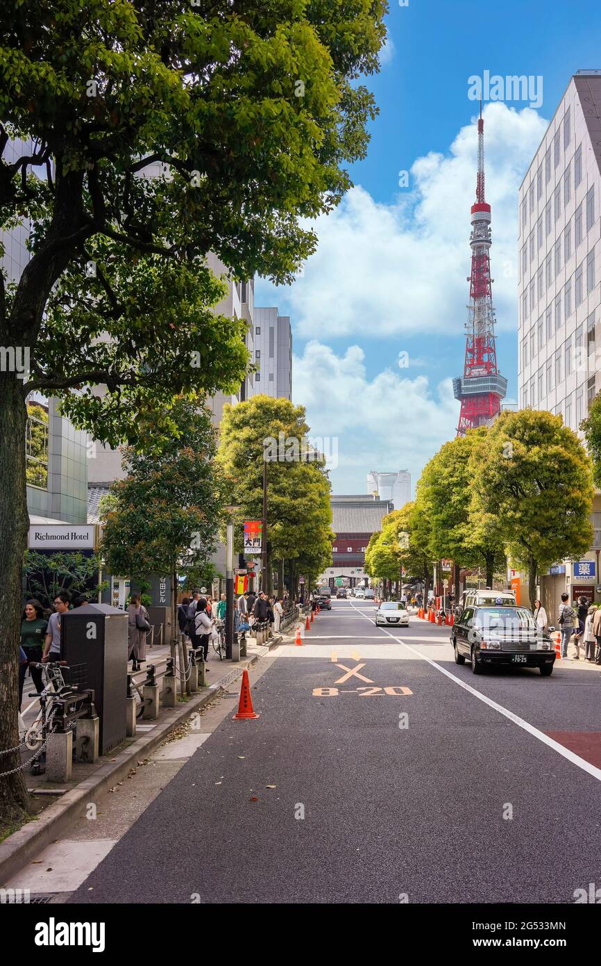 tokyo, japan - april 06 2019: Traffic along the Daimon street leading ...