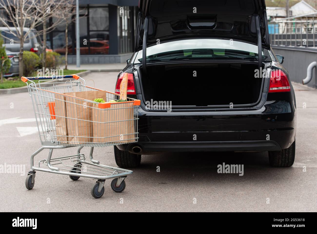 Open car trunk city hi-res stock photography and images - Alamy
