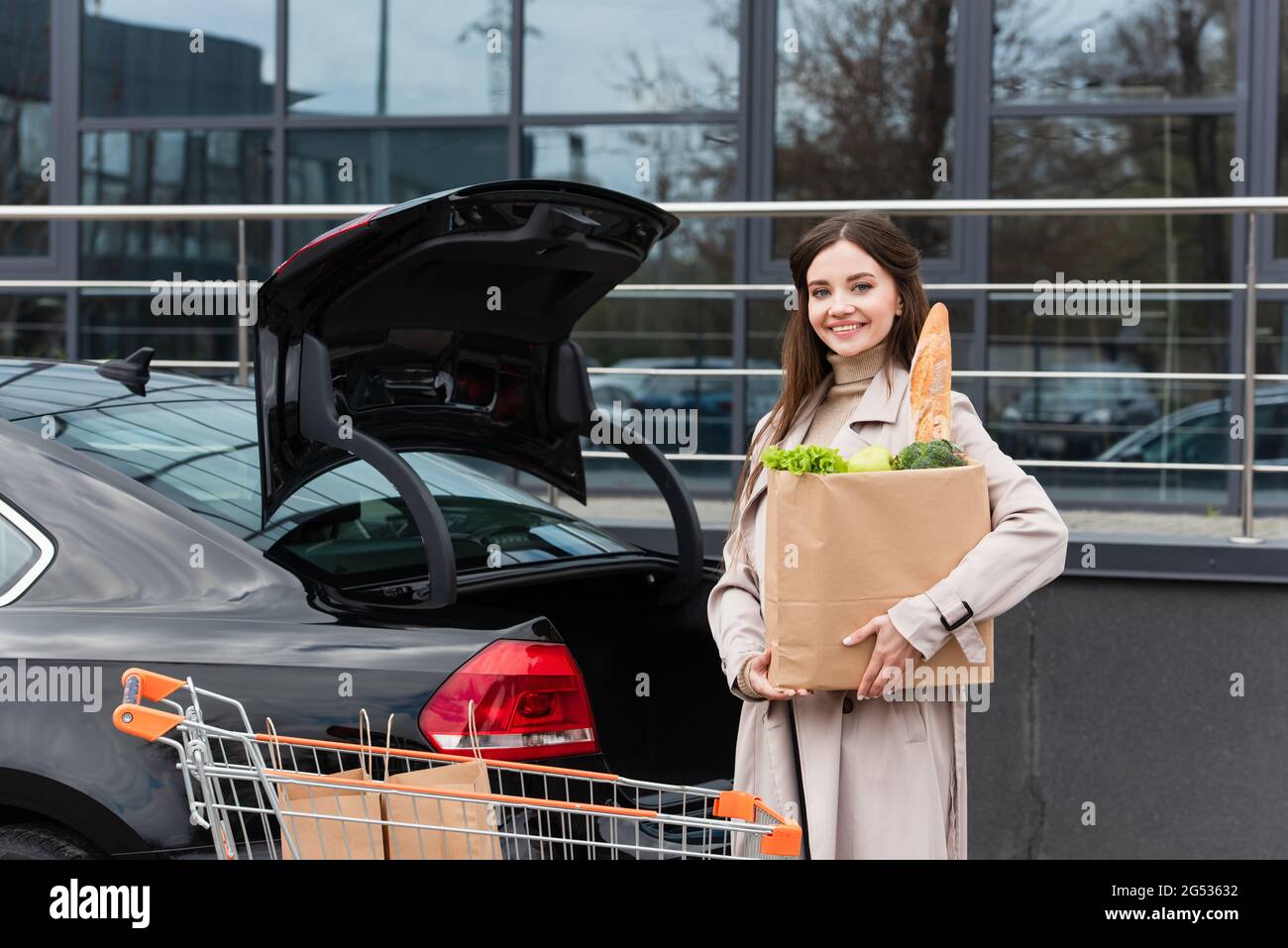 Shopping cart car trunk hi-res stock photography and images - Alamy