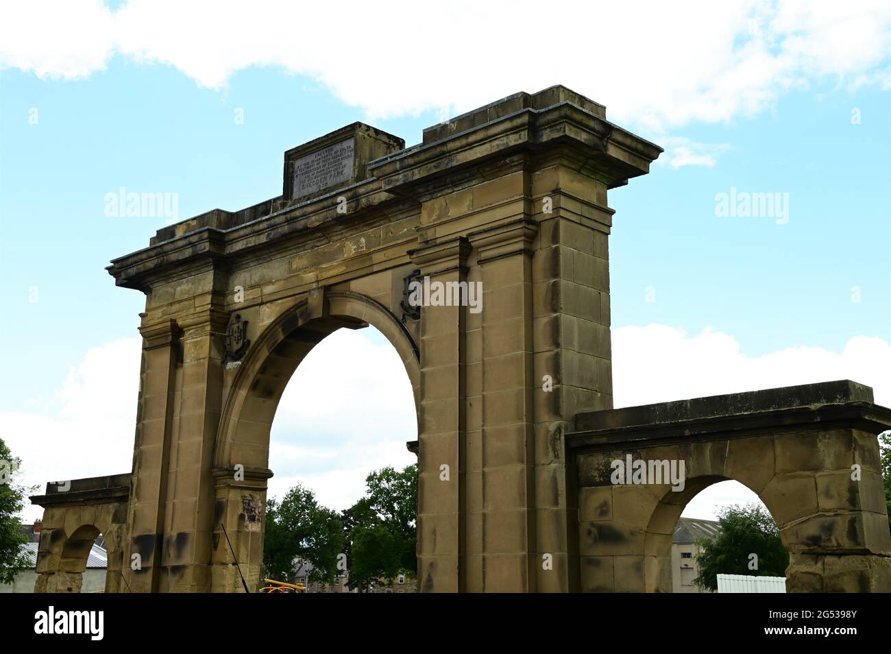 Archway arch in ancient scottish hi-res stock photography and images ...