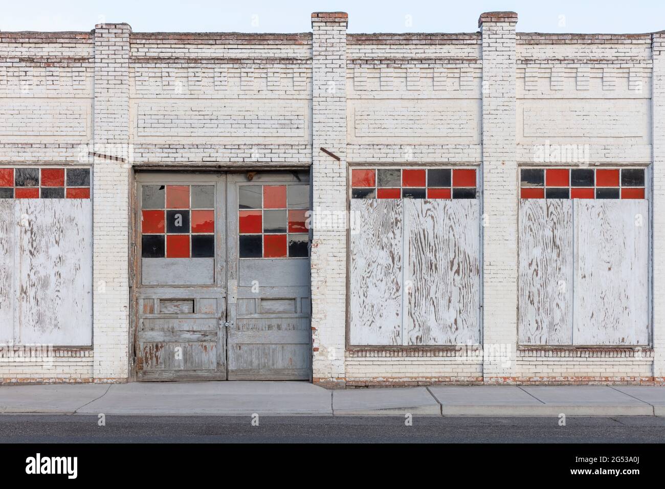 Closed business on main hi-res stock photography and images - Alamy