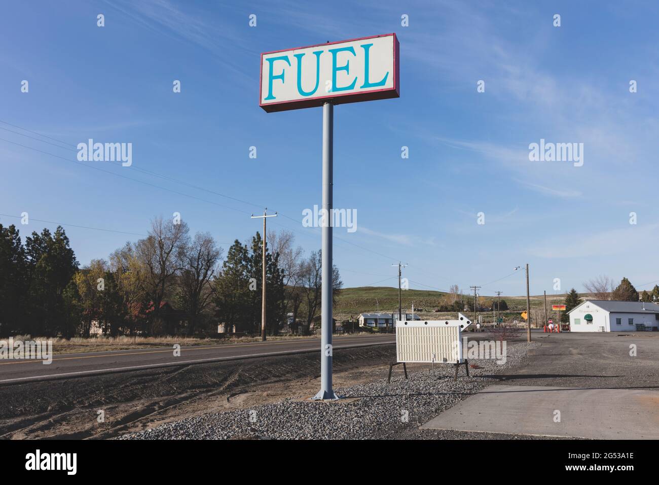 Rural gas station hi-res stock photography and images - Alamy