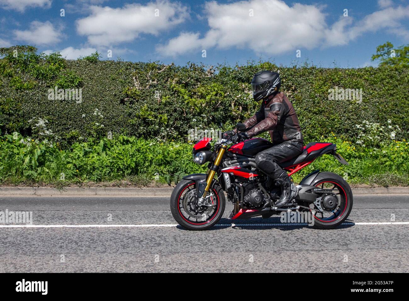 2018 Triumph Speed Triple, 1050cc petrol Motorbike rider; two-wheeled ...