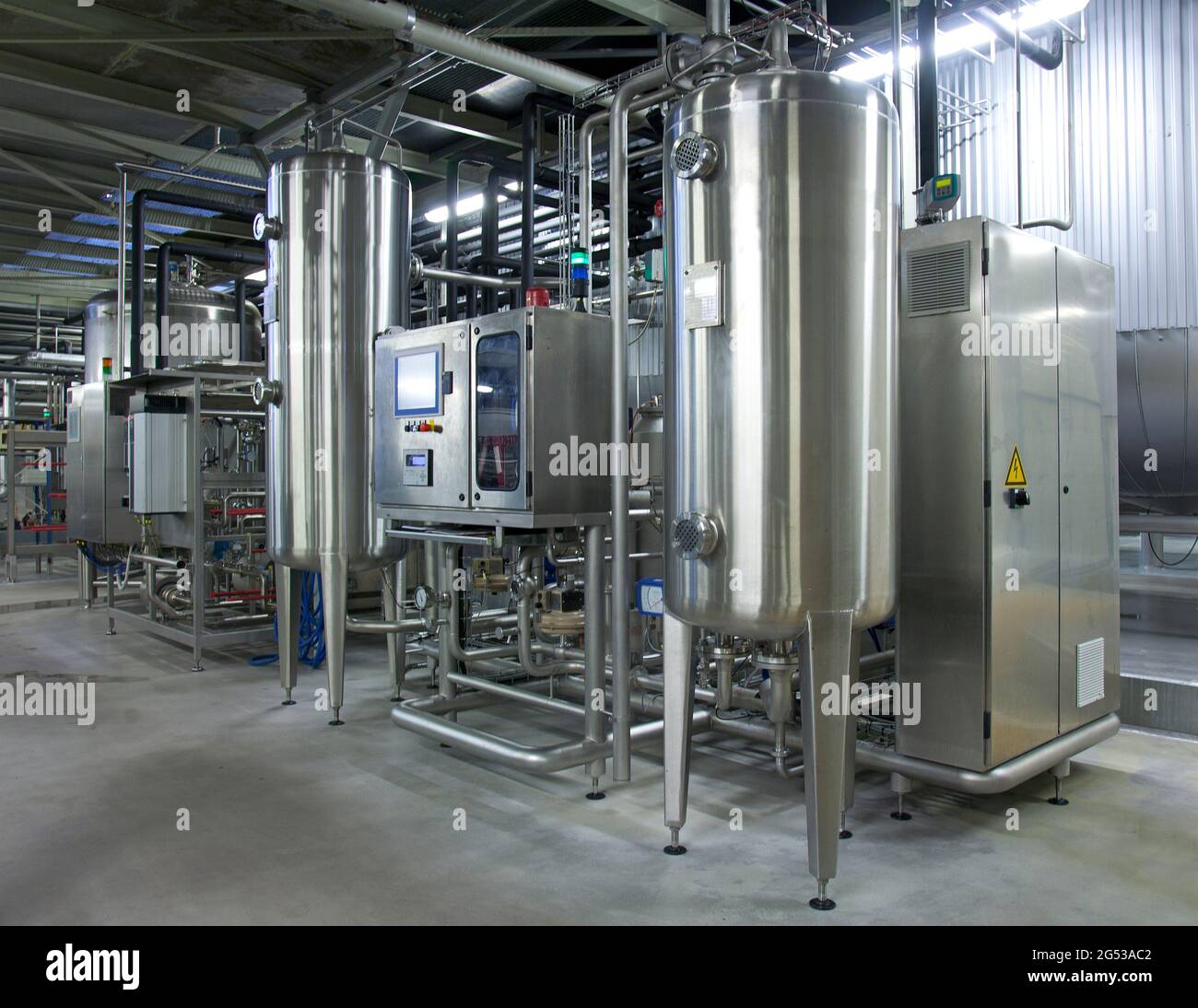 Beer brewing production plant. Large storage and fermenting tanks ...