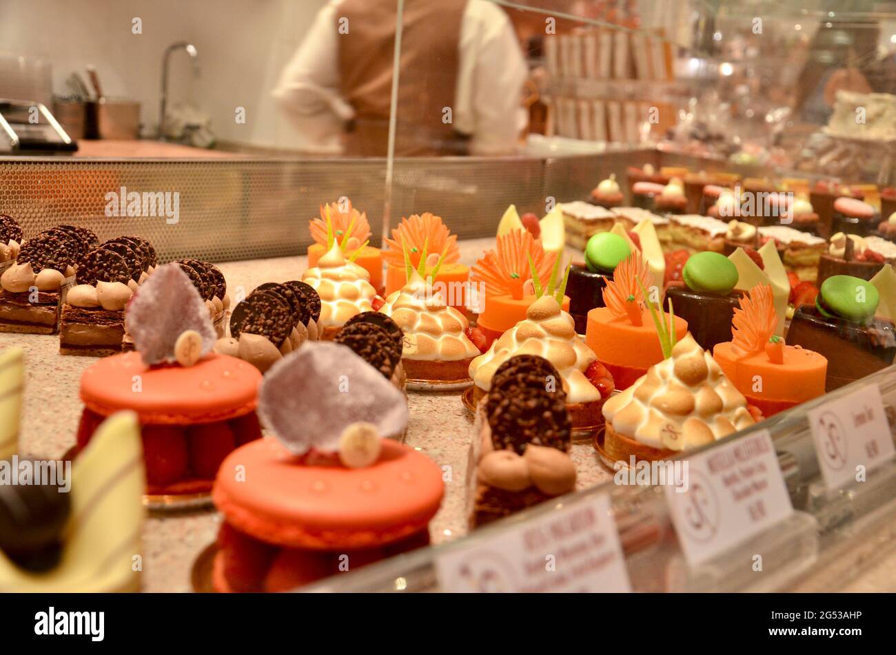 Dessert buffet hi-res stock photography and images - Alamy