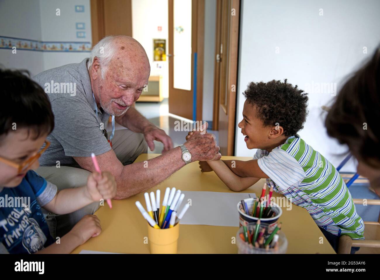 Kindergarten class active hi-res stock photography and images - Alamy
