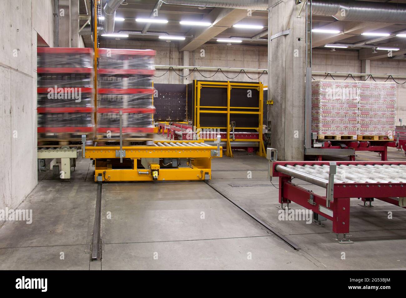 Warehouse,and distribution centre for goods, pallets, lifting equipment ...
