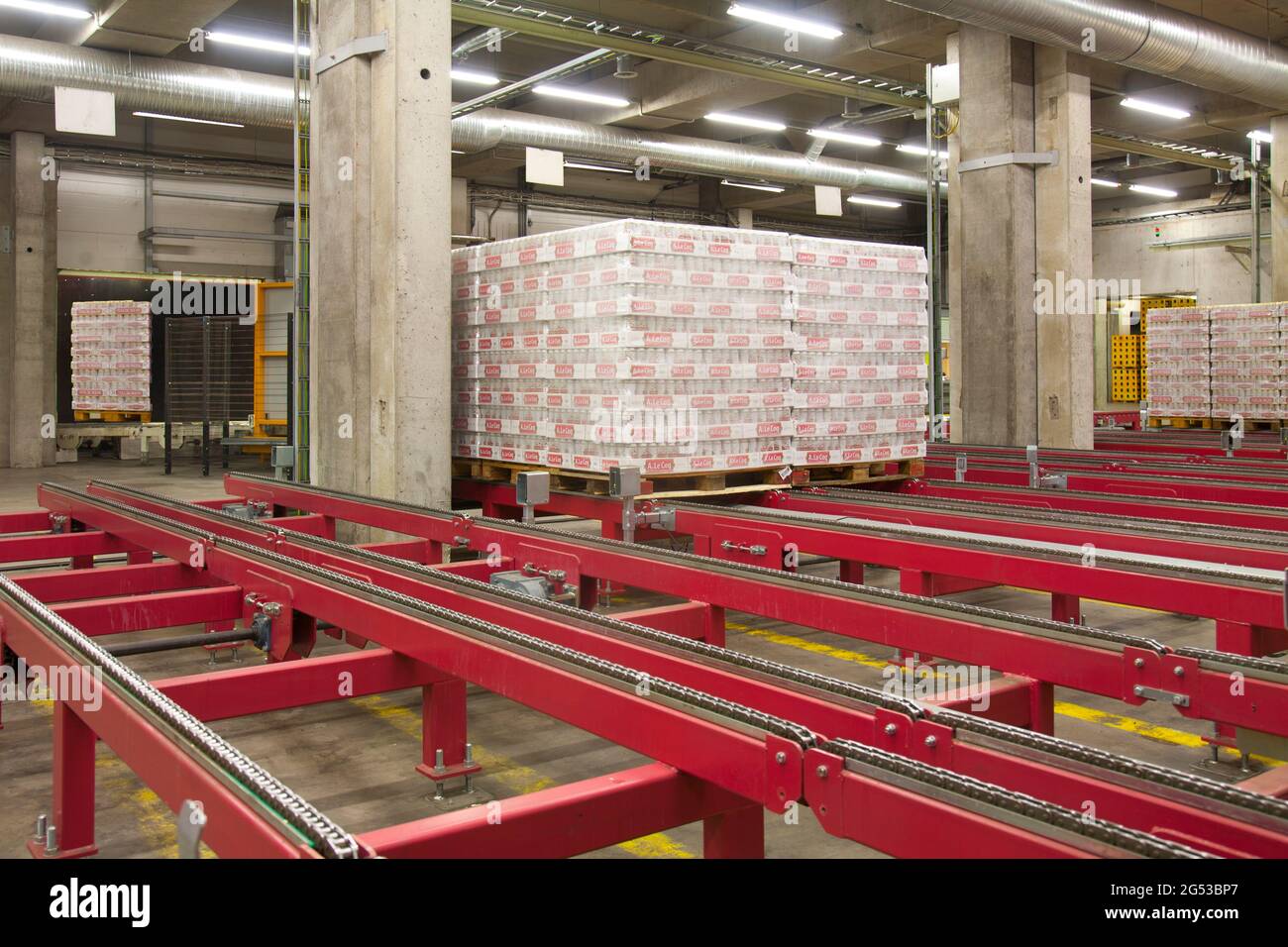 Warehouse,and distribution centre for goods. Steel platforms and ...