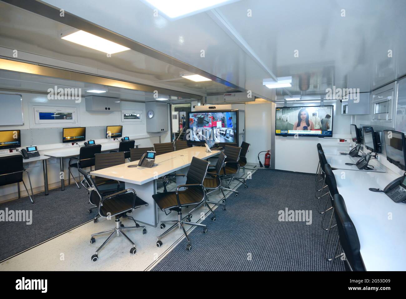 Dispatchers emergency hi-res stock photography and images - Alamy