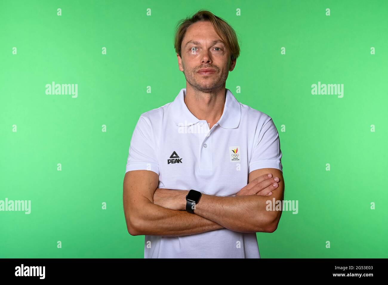 Musician Regi Penxten poses for the photographer at a photoshoot for ...