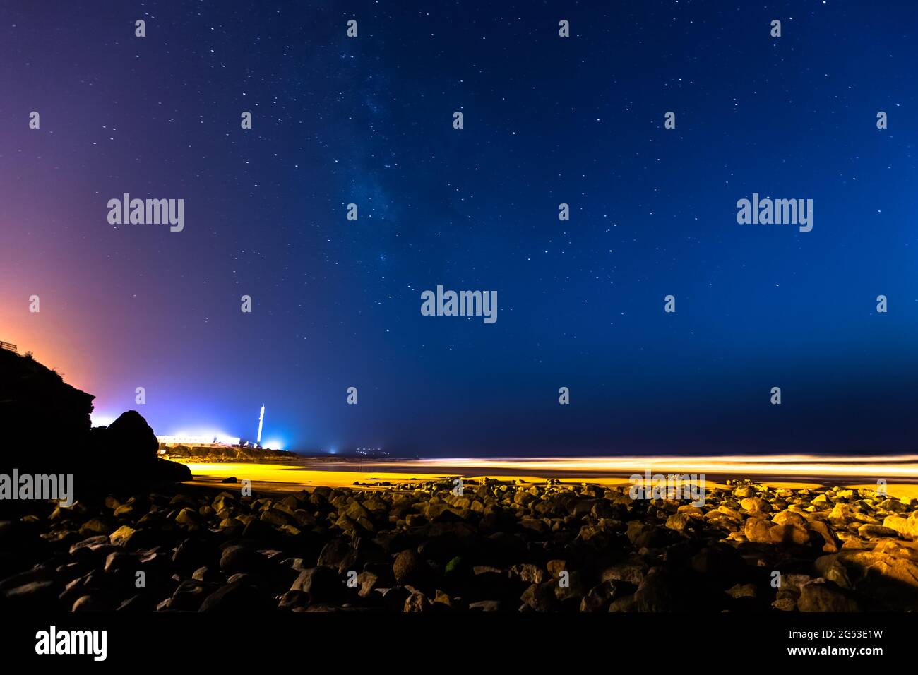 Moonlight on water hi-res stock photography and images - Alamy
