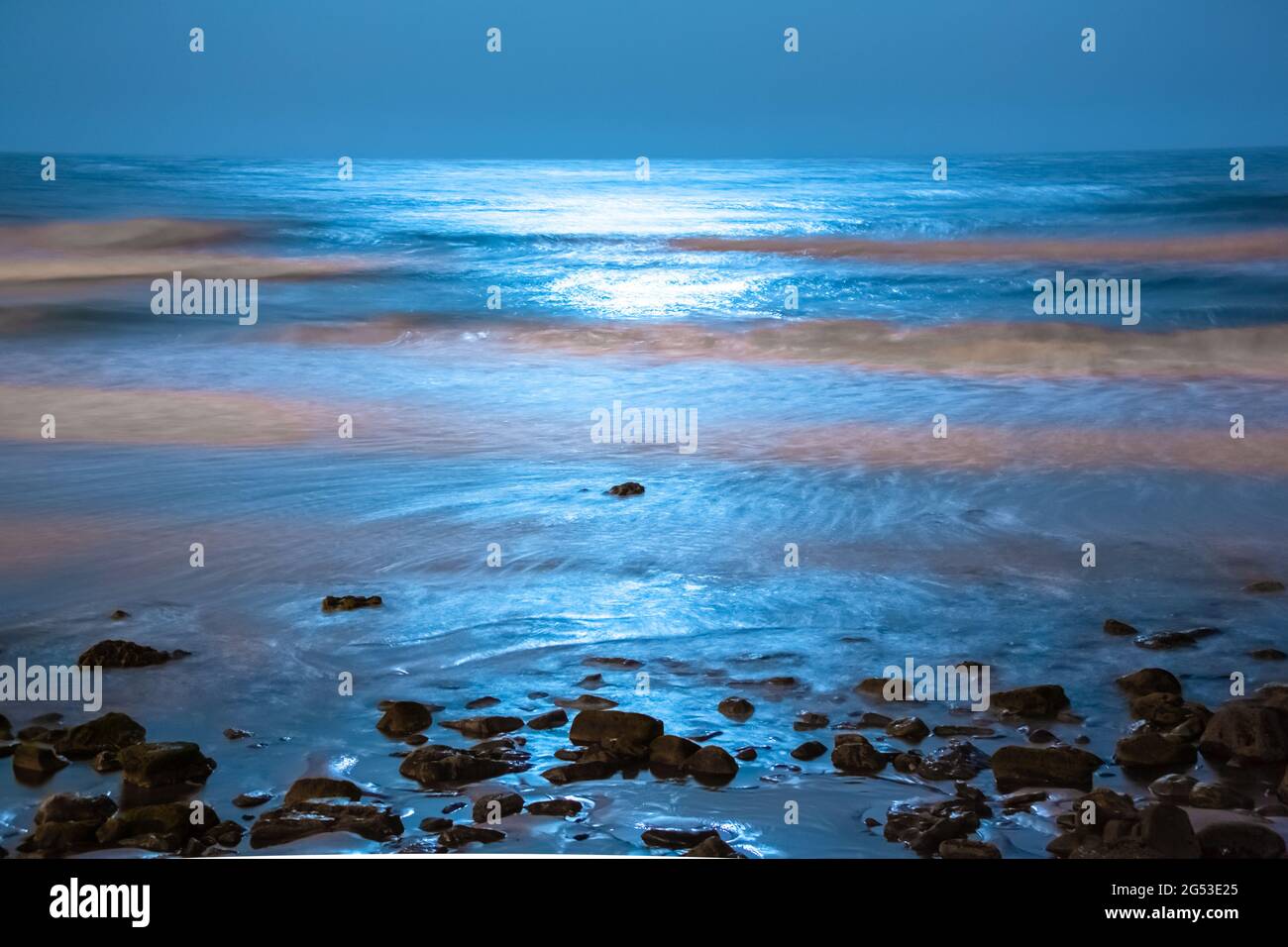 Moonlight on water hi-res stock photography and images - Alamy