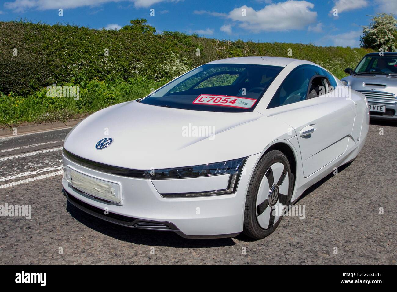 VW Volkswagen XL1 All electric white concept car, en-route to ...