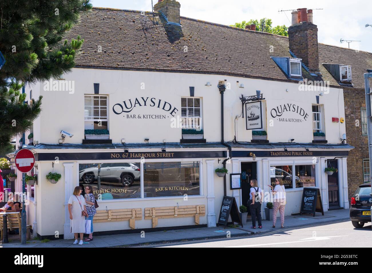The Quayside bar & kitchen, a dog friendly pub in Harbour Street ...