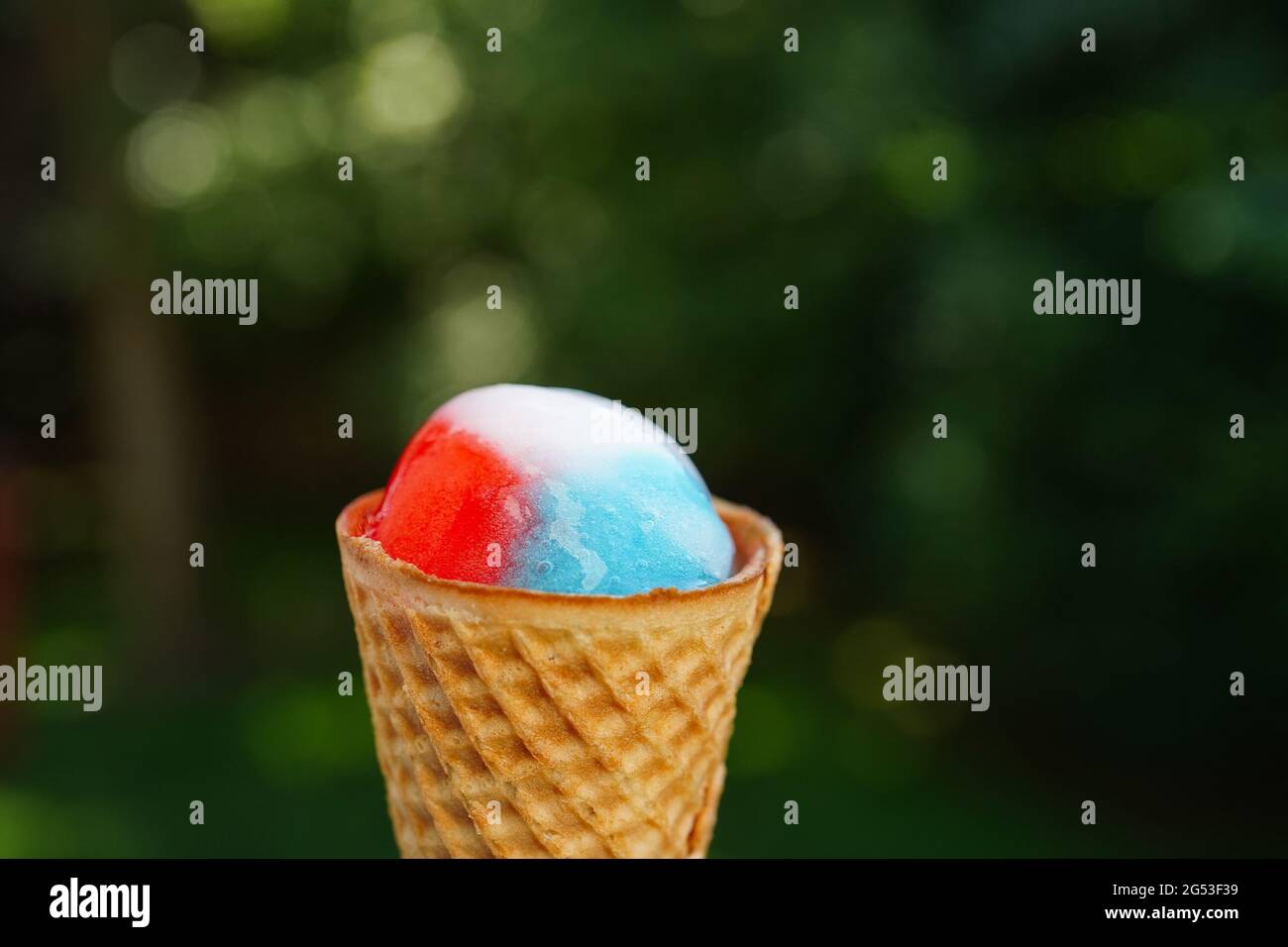 White ice cream cone symbol hi-res stock photography and images - Alamy
