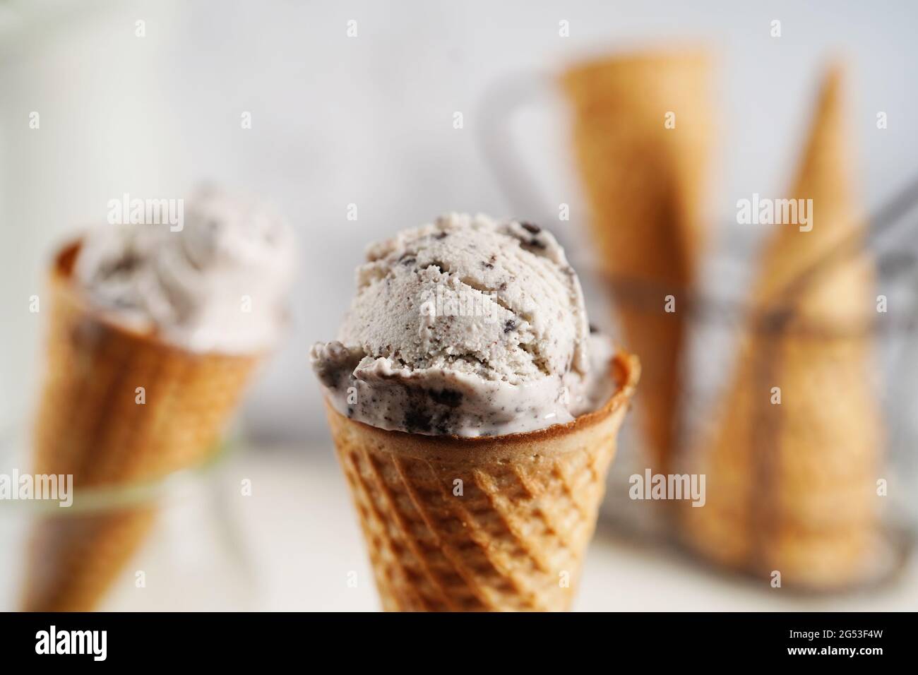 Cookies and cream cone hi-res stock photography and images - Alamy