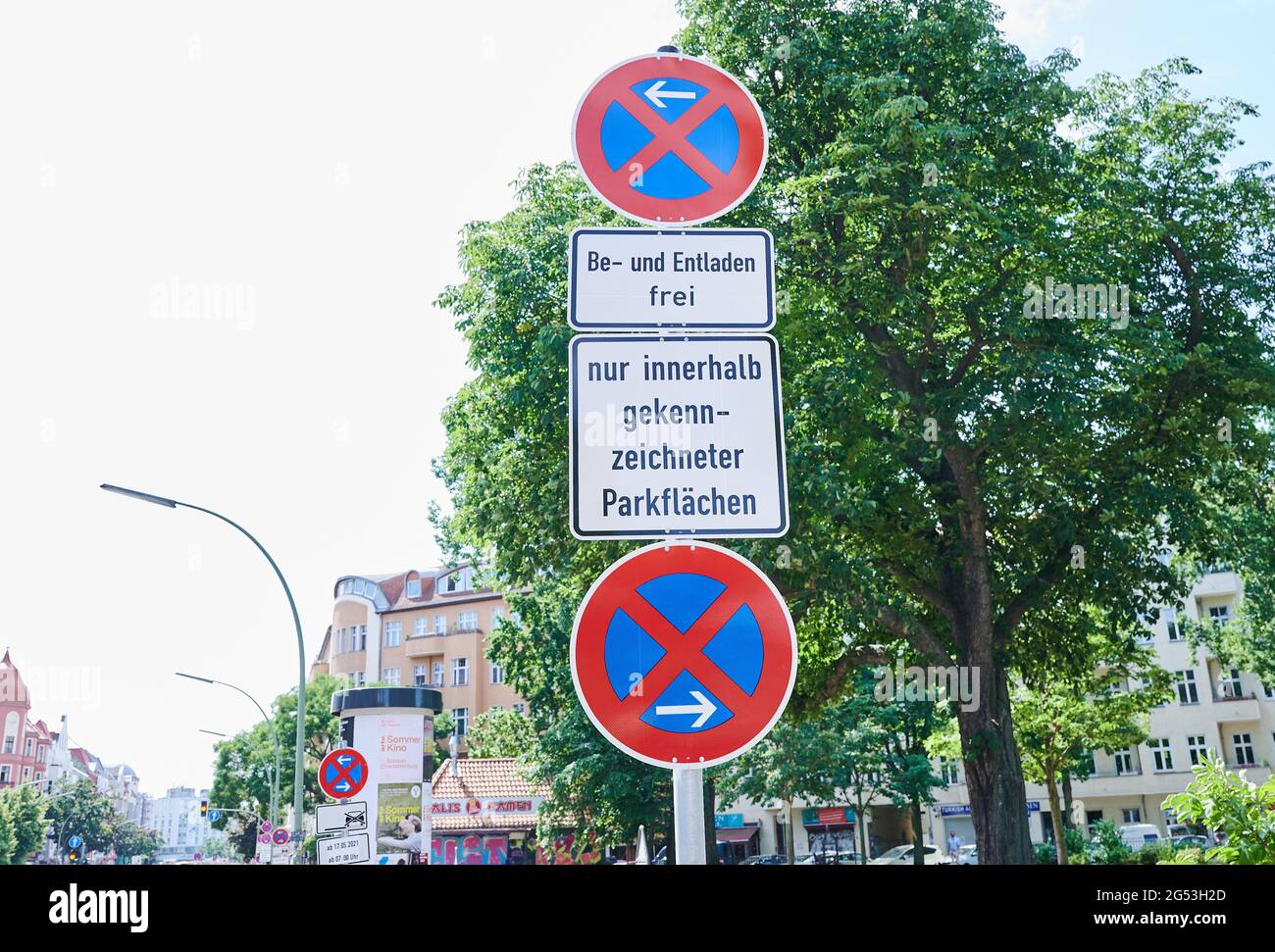 Loading and unloading only sign hi-res stock photography and images - Alamy