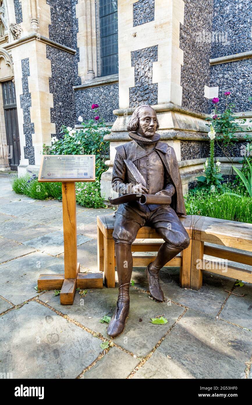 Statue of writer and playwright William Shakespeare in the garden of ...