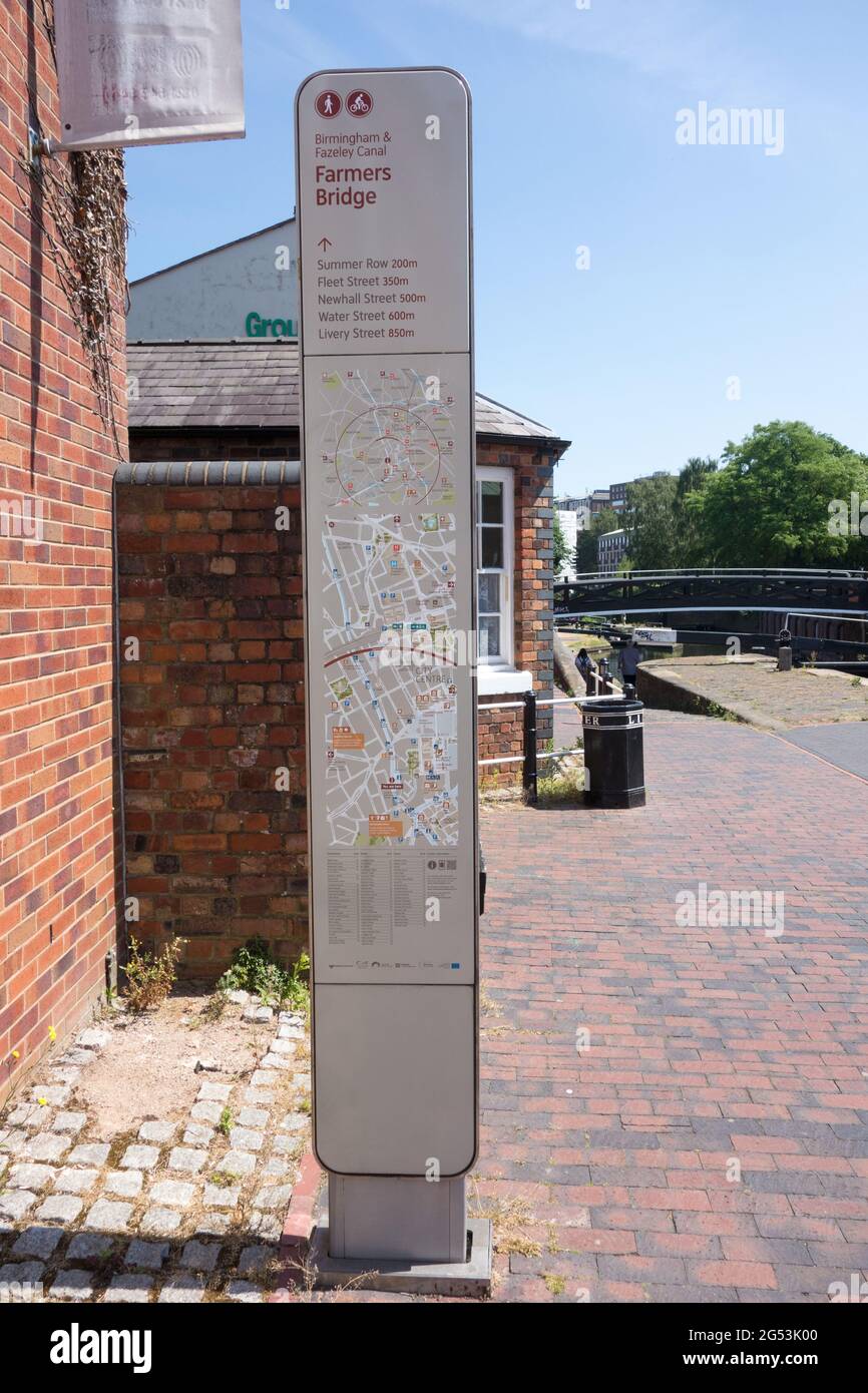 Wayfinding hi-res stock photography and images - Alamy